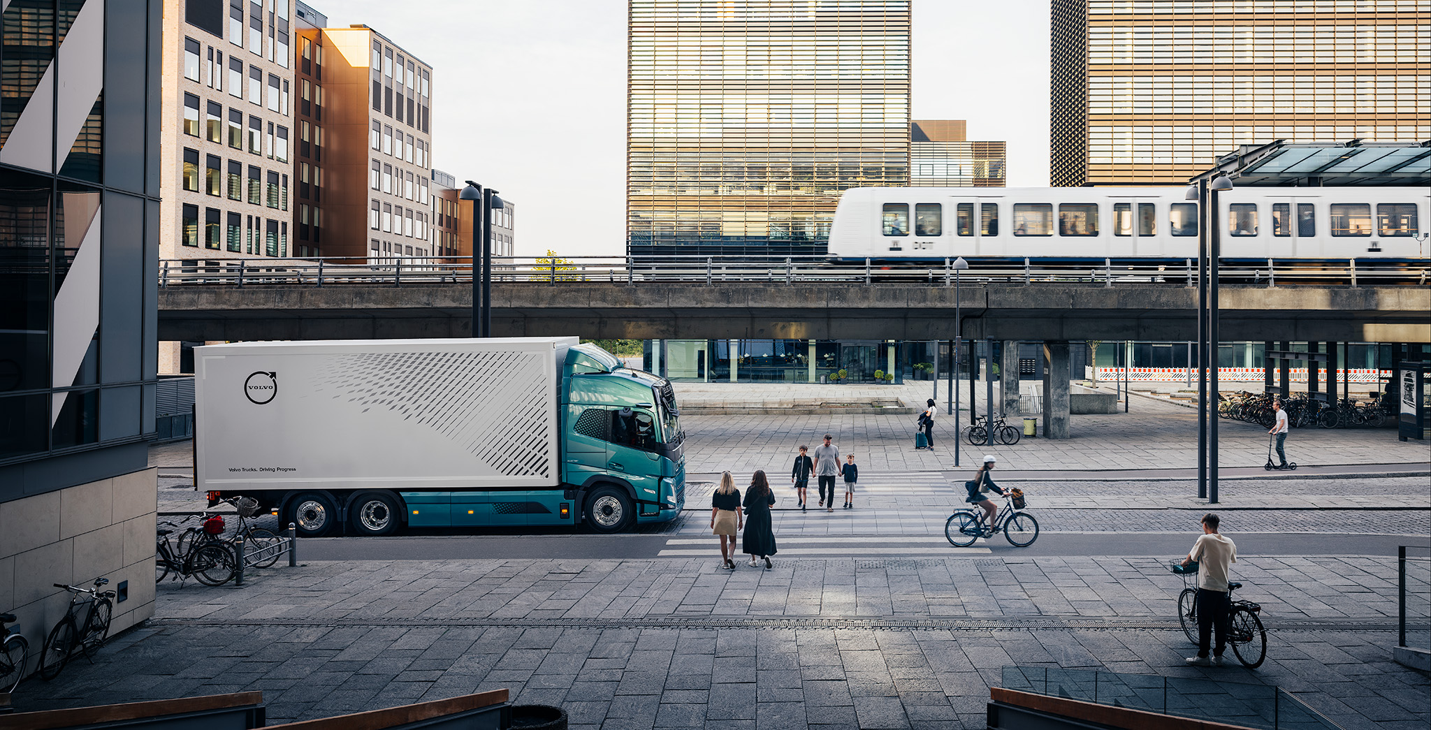 3 ways to boost driver visibility and road safety | Volvo Trucks